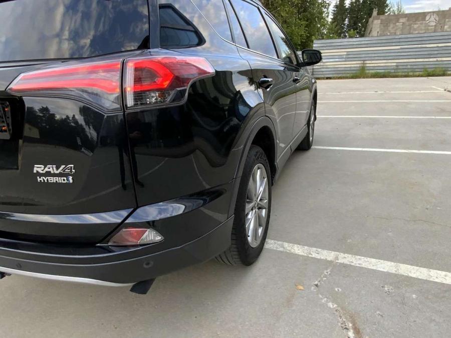 Melns Toyota RAV4 2018 Viļņa, ar dzinēja tilpumu 2.49 L un nobraukumu 132 tūkst. km par 19350 €, foto 7 vietnē AUTOMOTO.COM.LV