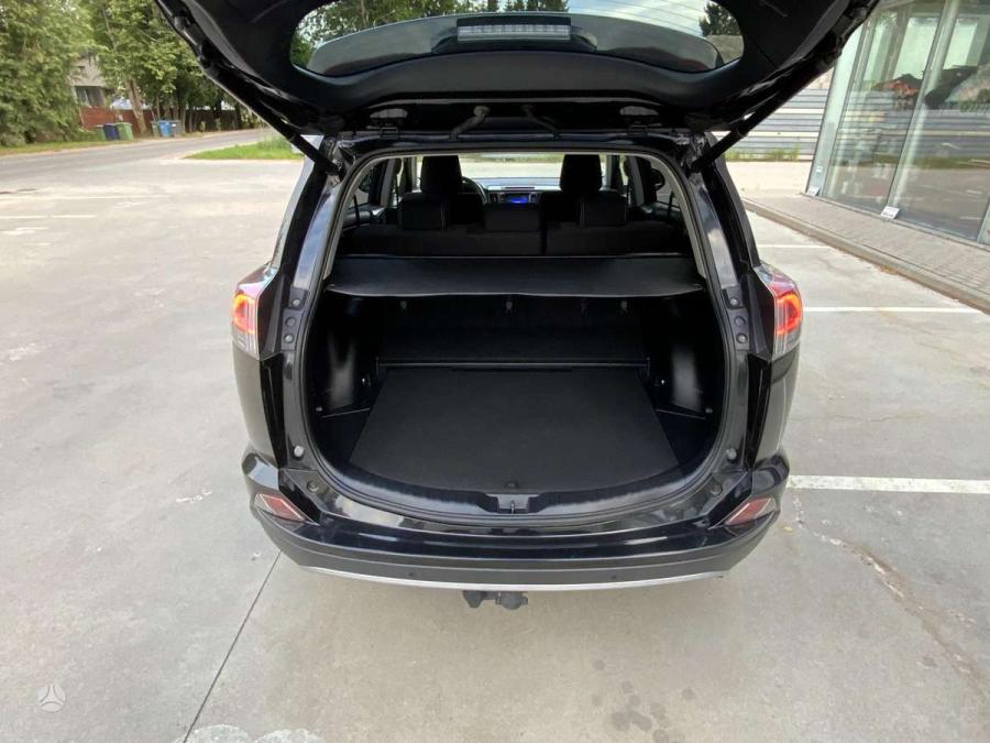 Melns Toyota RAV4 2018 Viļņa, ar dzinēja tilpumu 2.49 L un nobraukumu 132 tūkst. km par 19350 €, foto 11 vietnē AUTOMOTO.COM.LV