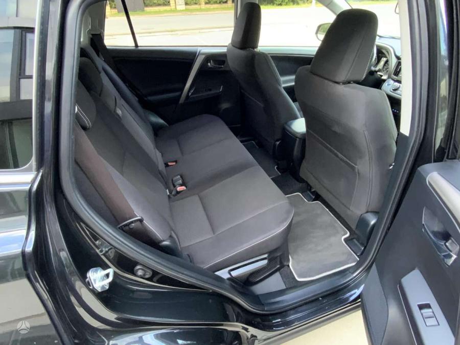 Melns Toyota RAV4 2018 Viļņa, ar dzinēja tilpumu 2.49 L un nobraukumu 132 tūkst. km par 19350 €, foto 15 vietnē AUTOMOTO.COM.LV