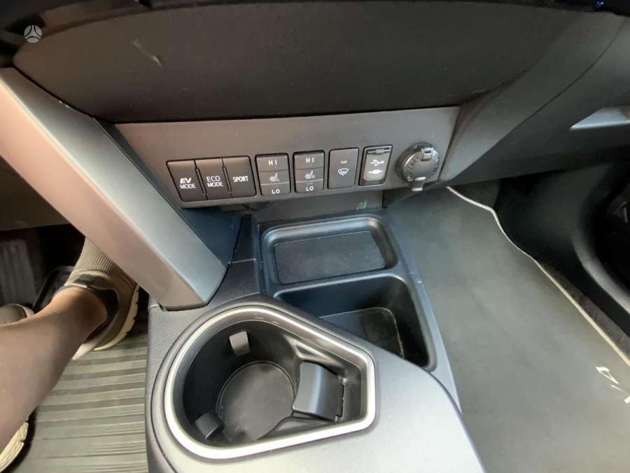 Melns Toyota RAV4 2018 Viļņa, ar dzinēja tilpumu 2.49 L un nobraukumu 132 tūkst. km par 19350 €, foto 21 vietnē AUTOMOTO.COM.LV