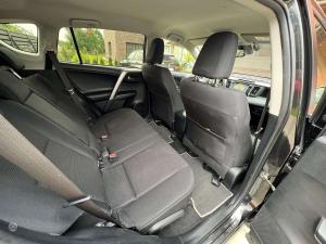 Melns Toyota RAV4 2018 Kauņa, ar dzinēja tilpumu 2.00 L un nobraukumu 218 tūkst. km par 12700 €, foto 4 vietnē AUTOMOTO.COM.LV