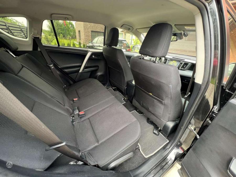 Melns Toyota RAV4 2018 Kauņa, ar dzinēja tilpumu 2.00 L un nobraukumu 218 tūkst. km par 12700 €, foto 4 vietnē AUTOMOTO.COM.LV