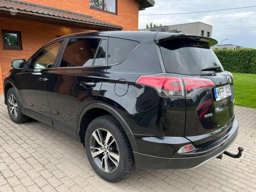 Melns Toyota RAV4 2018 Kauņa, ar dzinēja tilpumu 2.00 L un nobraukumu 218 tūkst. km par 12700 €, foto 7 vietnē AUTOMOTO.COM.LV
