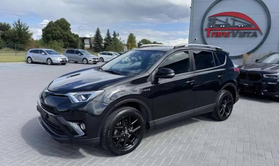 Black Toyota RAV4 2018 in Telschi, with an engine capacity of 2.50 L and mileage of 112 thousand km for 17490 €, photo 5 on AUTOMOTO.COM.LV