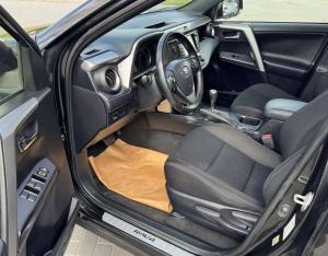 Black Toyota RAV4 2018 in Telschi, with an engine capacity of 2.50 L and mileage of 112 thousand km for 17490 €, photo 11 on AUTOMOTO.COM.LV