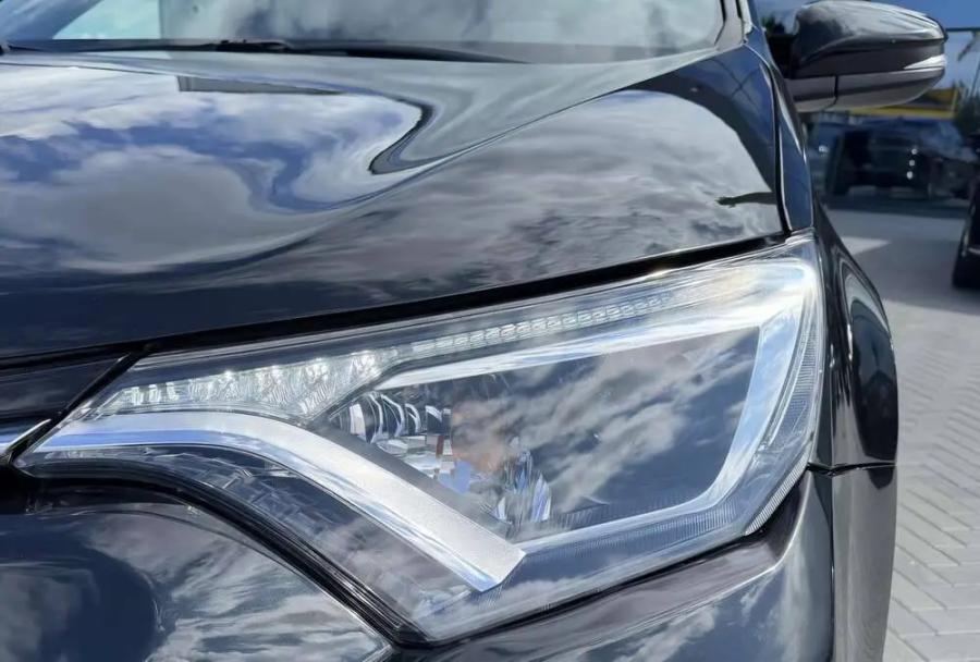 Black Toyota RAV4 2018 in Telschi, with an engine capacity of 2.50 L and mileage of 112 thousand km for 17490 €, photo 24 on AUTOMOTO.COM.LV
