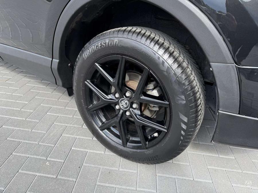 Черный Тойота РАВ 4 2018 в Тельшяй, объемом двигателя 2.49 л и пробегом 112 тыс. км за 17500 €, фото 13 на AUTOMOTO.COM.LV