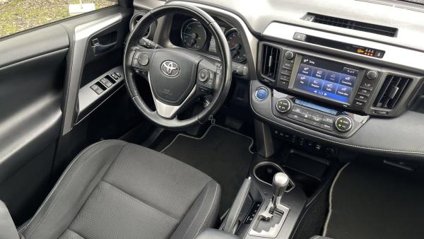 Black Toyota RAV4 2018 in Marijampole, with an engine capacity of 2.50 L and mileage of 172 thousand km for 16900 €, photo 3 on AUTOMOTO.COM.LV