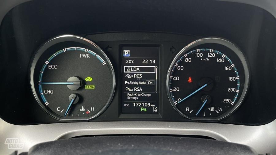Black Toyota RAV4 2018 in Marijampole, with an engine capacity of 2.50 L and mileage of 172 thousand km for 16900 €, photo 4 on AUTOMOTO.COM.LV