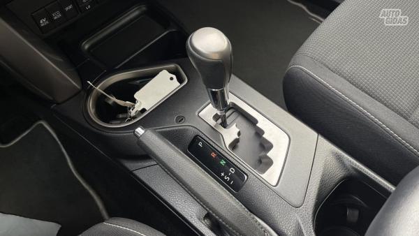 Black Toyota RAV4 2018 in Marijampole, with an engine capacity of 2.50 L and mileage of 172 thousand km for 16900 €, photo 5 on AUTOMOTO.COM.LV