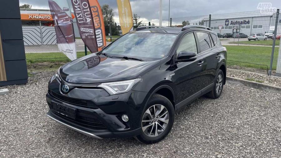 Black Toyota RAV4 2018 in Marijampole, with an engine capacity of 2.50 L and mileage of 172 thousand km for 16900 €, photo 6 on AUTOMOTO.COM.LV