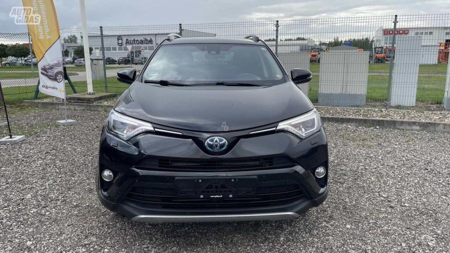 Black Toyota RAV4 2018 in Marijampole, with an engine capacity of 2.50 L and mileage of 172 thousand km for 16900 €, photo 7 on AUTOMOTO.COM.LV