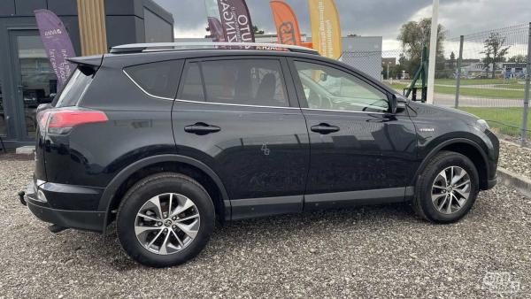 Black Toyota RAV4 2018 in Marijampole, with an engine capacity of 2.50 L and mileage of 172 thousand km for 16900 €, photo 9 on AUTOMOTO.COM.LV