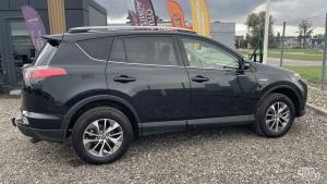 Black Toyota RAV4 2018 in Marijampole, with an engine capacity of 2.50 L and mileage of 172 thousand km for 16900 €, photo 9 on AUTOMOTO.COM.LV