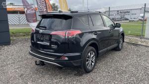 Black Toyota RAV4 2018 in Marijampole, with an engine capacity of 2.50 L and mileage of 172 thousand km for 16900 €, photo 10 on AUTOMOTO.COM.LV
