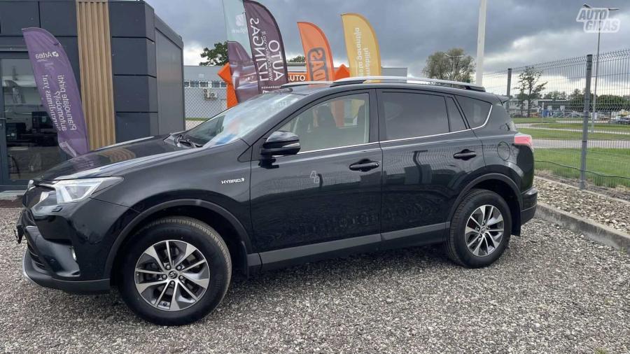 Black Toyota RAV4 2018 in Marijampole, with an engine capacity of 2.50 L and mileage of 172 thousand km for 16900 €, photo 13 on AUTOMOTO.COM.LV