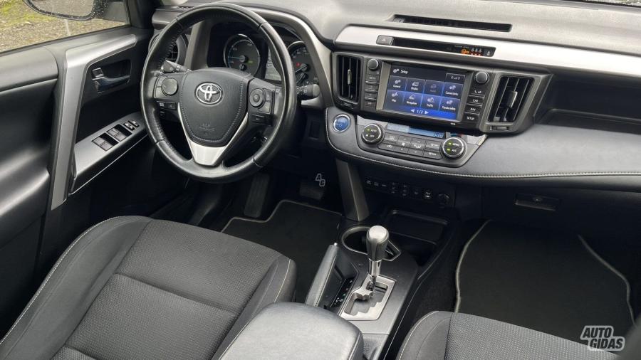 Black Toyota RAV4 2018 in Marijampole, with an engine capacity of 2.50 L and mileage of 172 thousand km for 16900 €, photo 15 on AUTOMOTO.COM.LV