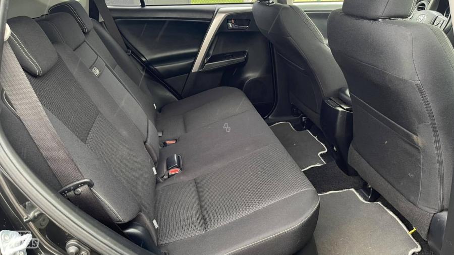 Black Toyota RAV4 2018 in Marijampole, with an engine capacity of 2.50 L and mileage of 172 thousand km for 16900 €, photo 16 on AUTOMOTO.COM.LV