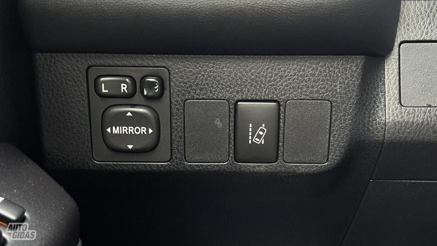 Black Toyota RAV4 2018 in Marijampole, with an engine capacity of 2.50 L and mileage of 172 thousand km for 16900 €, photo 20 on AUTOMOTO.COM.LV
