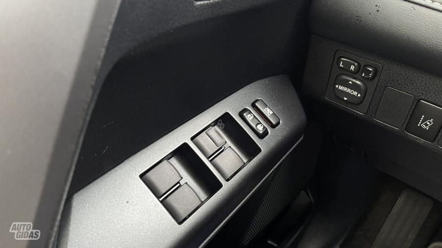 Black Toyota RAV4 2018 in Marijampole, with an engine capacity of 2.50 L and mileage of 172 thousand km for 16900 €, photo 21 on AUTOMOTO.COM.LV