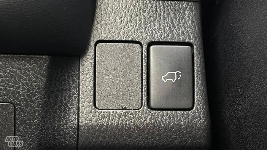 Black Toyota RAV4 2018 in Marijampole, with an engine capacity of 2.50 L and mileage of 172 thousand km for 16900 €, photo 23 on AUTOMOTO.COM.LV
