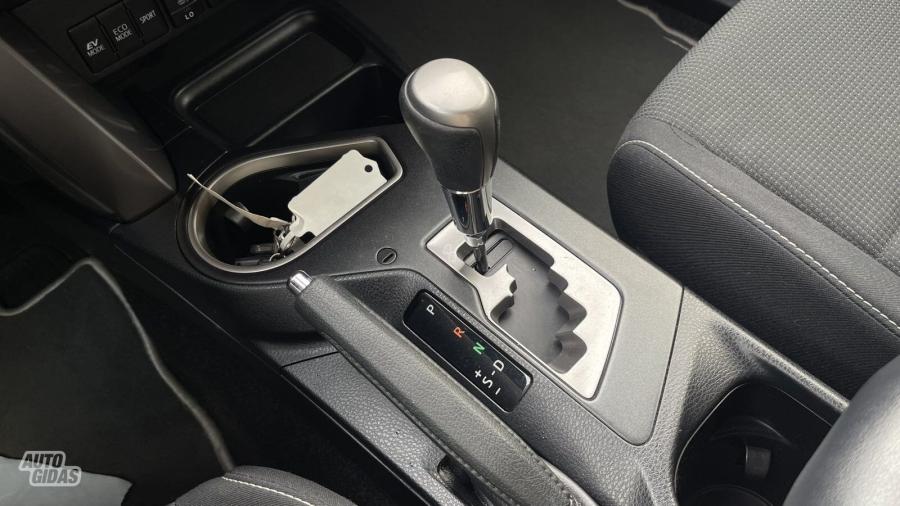 Black Toyota RAV4 2018 in Marijampole, with an engine capacity of 2.50 L and mileage of 172 thousand km for 16900 €, photo 31 on AUTOMOTO.COM.LV