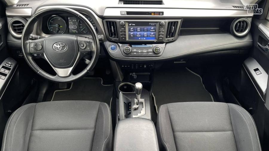 Black Toyota RAV4 2018 in Marijampole, with an engine capacity of 2.50 L and mileage of 172 thousand km for 16900 €, photo 32 on AUTOMOTO.COM.LV