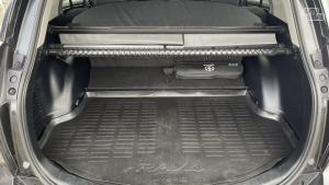 Black Toyota RAV4 2018 in Marijampole, with an engine capacity of 2.50 L and mileage of 172 thousand km for 16900 €, photo 35 on AUTOMOTO.COM.LV