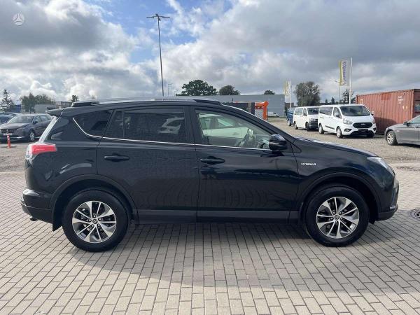 Melns Toyota RAV4 2018 Marijampole, ar dzinēja tilpumu 2.49 L un nobraukumu 172 tūkst. km par 16900 €, foto 5 vietnē AUTOMOTO.COM.LV