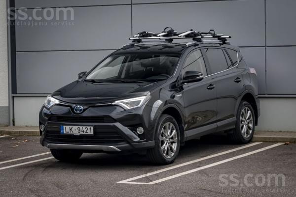 Toyota RAV4 2018 Rīga vietnē Melns Toyota RAV4 2018 Rīga, ar dzinēja tilpumu 2.50 L un nobraukumu 207 tūkst. km par 17990 €, foto 1 vietnē AUTOMOTO.COM.LV