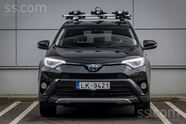 Toyota RAV4 2018 Rīga vietnē Melns Toyota RAV4 2018 Rīga, ar dzinēja tilpumu 2.50 L un nobraukumu 207 tūkst. km par 17990 €, foto 3 vietnē AUTOMOTO.COM.LV