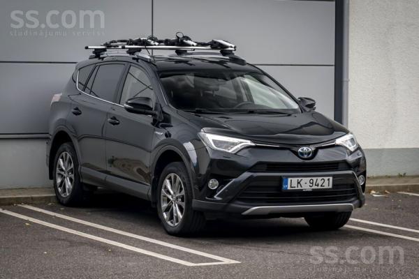 Toyota RAV4 2018 Rīga vietnē Melns Toyota RAV4 2018 Rīga, ar dzinēja tilpumu 2.50 L un nobraukumu 207 tūkst. km par 17990 €, foto 4 vietnē AUTOMOTO.COM.LV