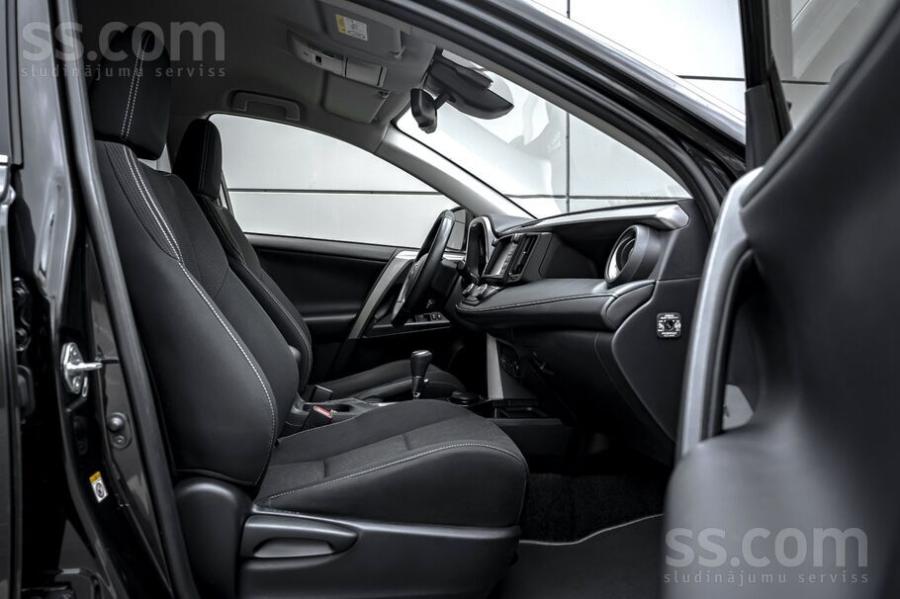 Melns Toyota RAV4 2018 Rīga, ar dzinēja tilpumu 2.50 L un nobraukumu 207 tūkst. km par 17990 €, foto 13 vietnē AUTOMOTO.COM.LV