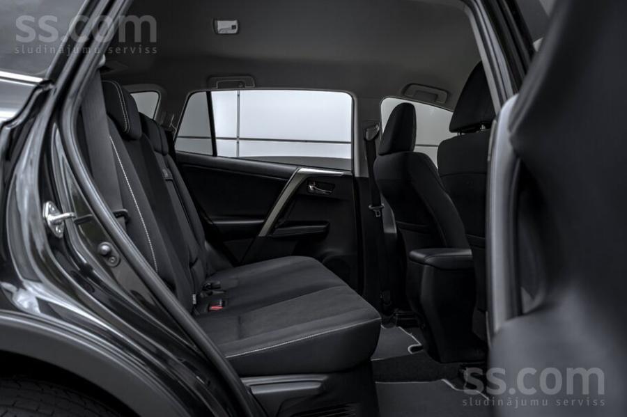 Melns Toyota RAV4 2018 Rīga, ar dzinēja tilpumu 2.50 L un nobraukumu 207 tūkst. km par 17990 €, foto 15 vietnē AUTOMOTO.COM.LV