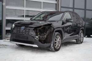 Black Toyota RAV4 2019 in Vilnius, with an engine capacity of 2.49 L and mileage of 120 thousand km for 18500 €, photo 3 on AUTOMOTO.COM.LV