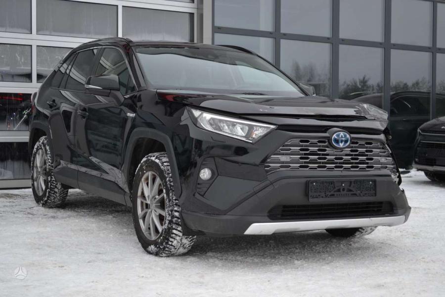 Black Toyota RAV4 2019 in Vilnius, with an engine capacity of 2.49 L and mileage of 120 thousand km for 18500 €, photo 5 on AUTOMOTO.COM.LV