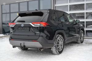 Black Toyota RAV4 2019 in Vilnius, with an engine capacity of 2.49 L and mileage of 120 thousand km for 18500 €, photo 9 on AUTOMOTO.COM.LV