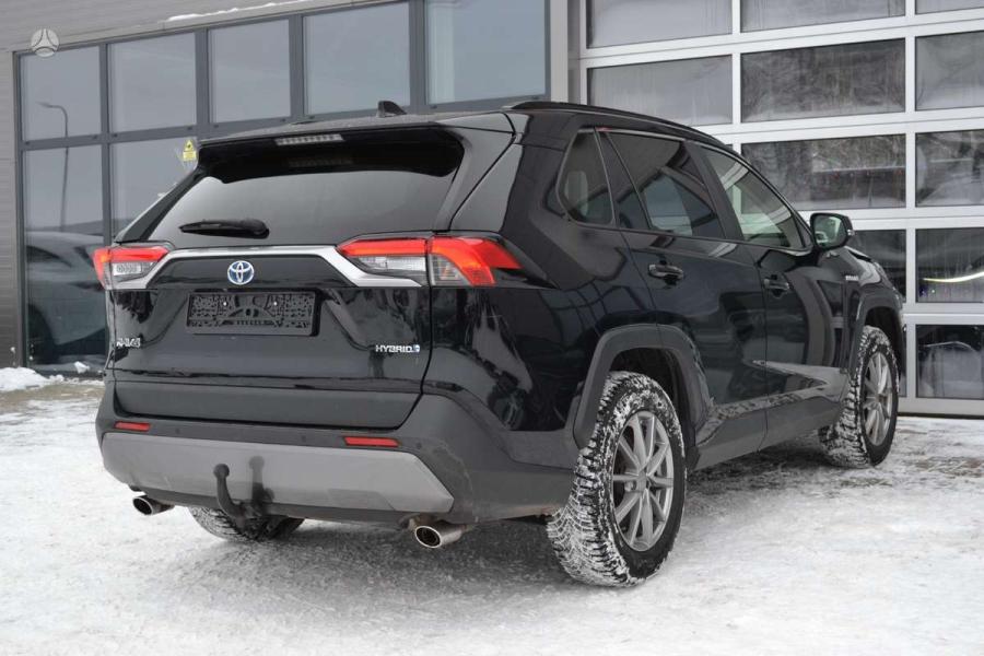 Black Toyota RAV4 2019 in Vilnius, with an engine capacity of 2.49 L and mileage of 120 thousand km for 18500 €, photo 9 on AUTOMOTO.COM.LV