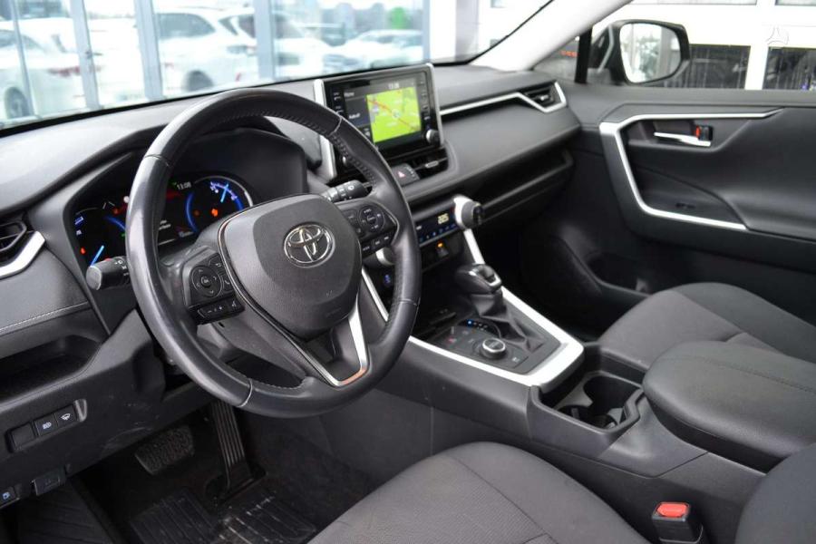 Black Toyota RAV4 2019 in Vilnius, with an engine capacity of 2.49 L and mileage of 120 thousand km for 18500 €, photo 14 on AUTOMOTO.COM.LV
