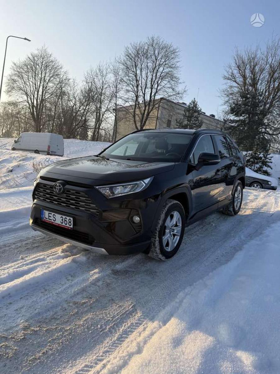 Melns Toyota RAV4 2019 Viļņa, ar dzinēja tilpumu 1.99 L un nobraukumu 115 tūkst. km par 19950 €, foto 1 vietnē AUTOMOTO.COM.LV