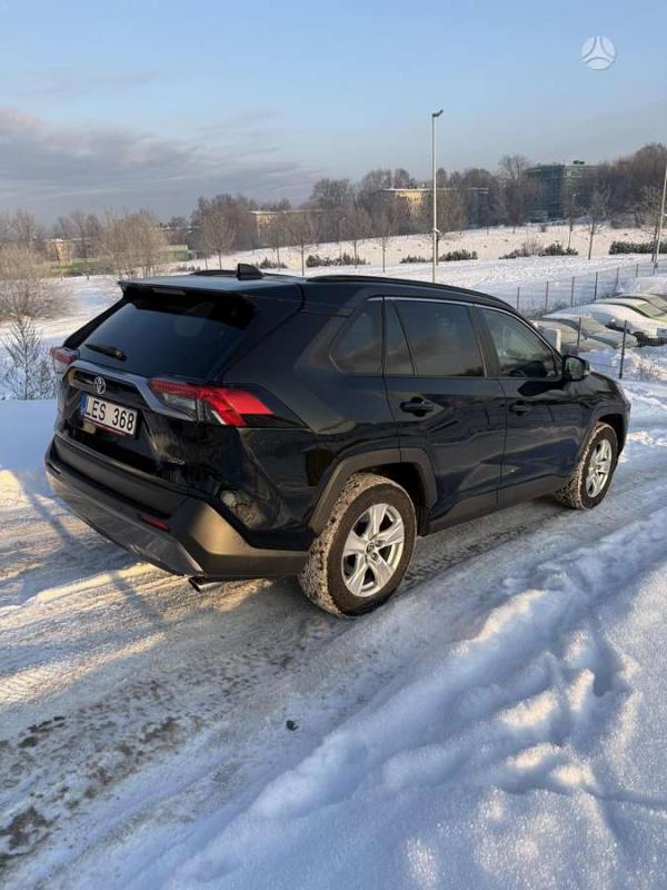 Melns Toyota RAV4 2019 Viļņa, ar dzinēja tilpumu 1.99 L un nobraukumu 115 tūkst. km par 19950 €, foto 4 vietnē AUTOMOTO.COM.LV