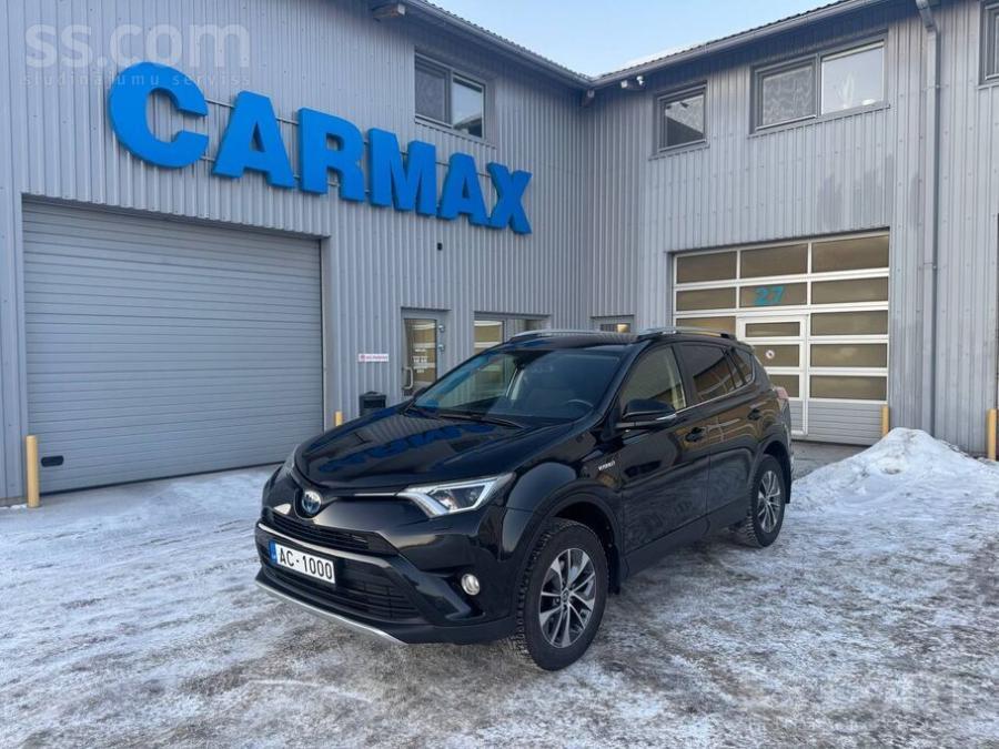 Black Toyota RAV4 2019 in Riga, with an engine capacity of 2.50 L and mileage of 132 thousand km for 19900 €, photo 3 on AUTOMOTO.COM.LV