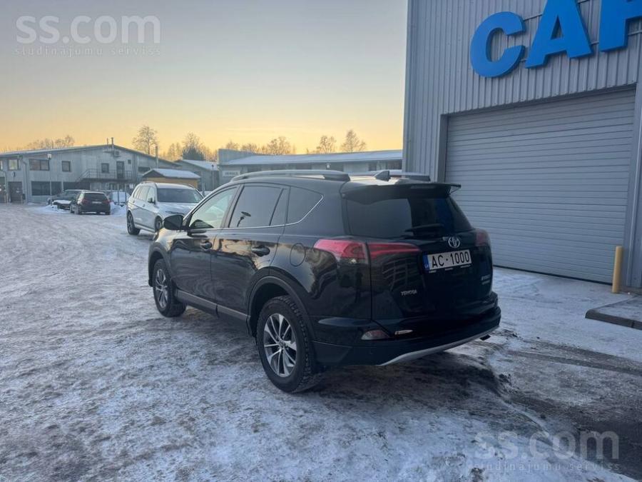 Black Toyota RAV4 2019 in Riga, with an engine capacity of 2.50 L and mileage of 132 thousand km for 19900 €, photo 4 on AUTOMOTO.COM.LV