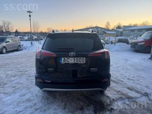 Black Toyota RAV4 2019 in Riga, with an engine capacity of 2.50 L and mileage of 132 thousand km for 19900 €, photo 5 on AUTOMOTO.COM.LV