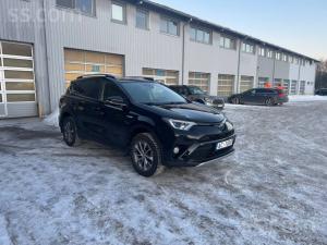 Black Toyota RAV4 2019 in Riga, with an engine capacity of 2.50 L and mileage of 132 thousand km for 19900 €, photo 8 on AUTOMOTO.COM.LV