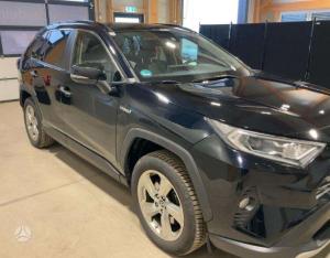 Melns Toyota RAV4 2019 Viļņa, ar dzinēja tilpumu 2.50 L un nobraukumu 200 tūkst. km par 21900 €, foto 2 vietnē AUTOMOTO.COM.LV