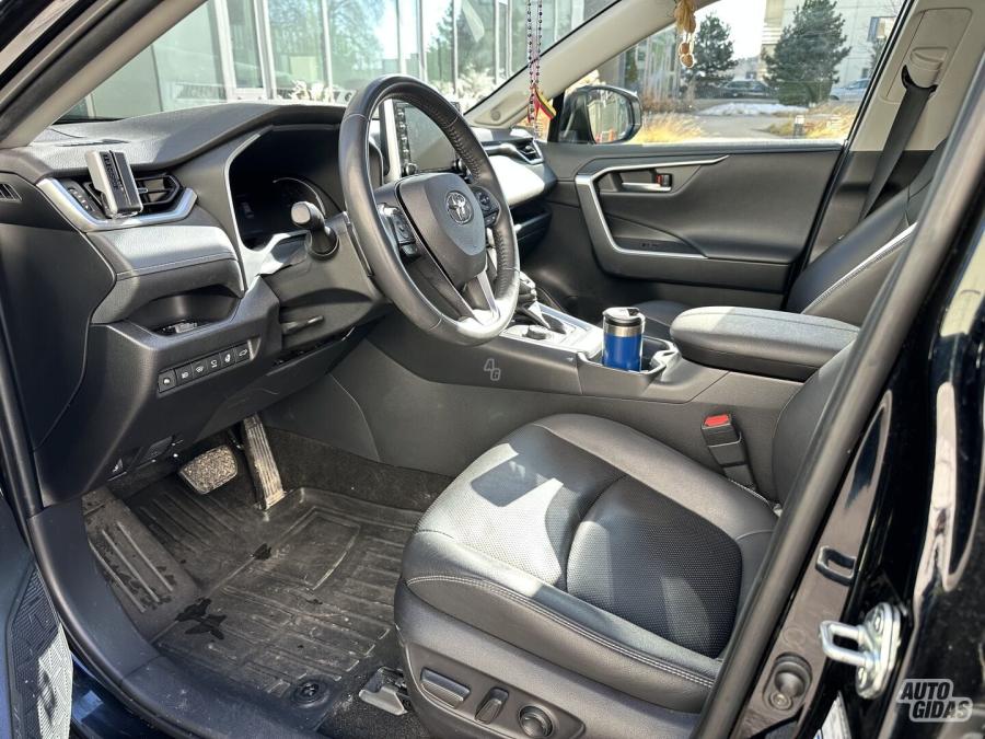 Melns Toyota RAV4 2019 Viļņa, ar dzinēja tilpumu 2.50 L un nobraukumu 90 tūkst. km par 29999 €, foto 6 vietnē AUTOMOTO.COM.LV