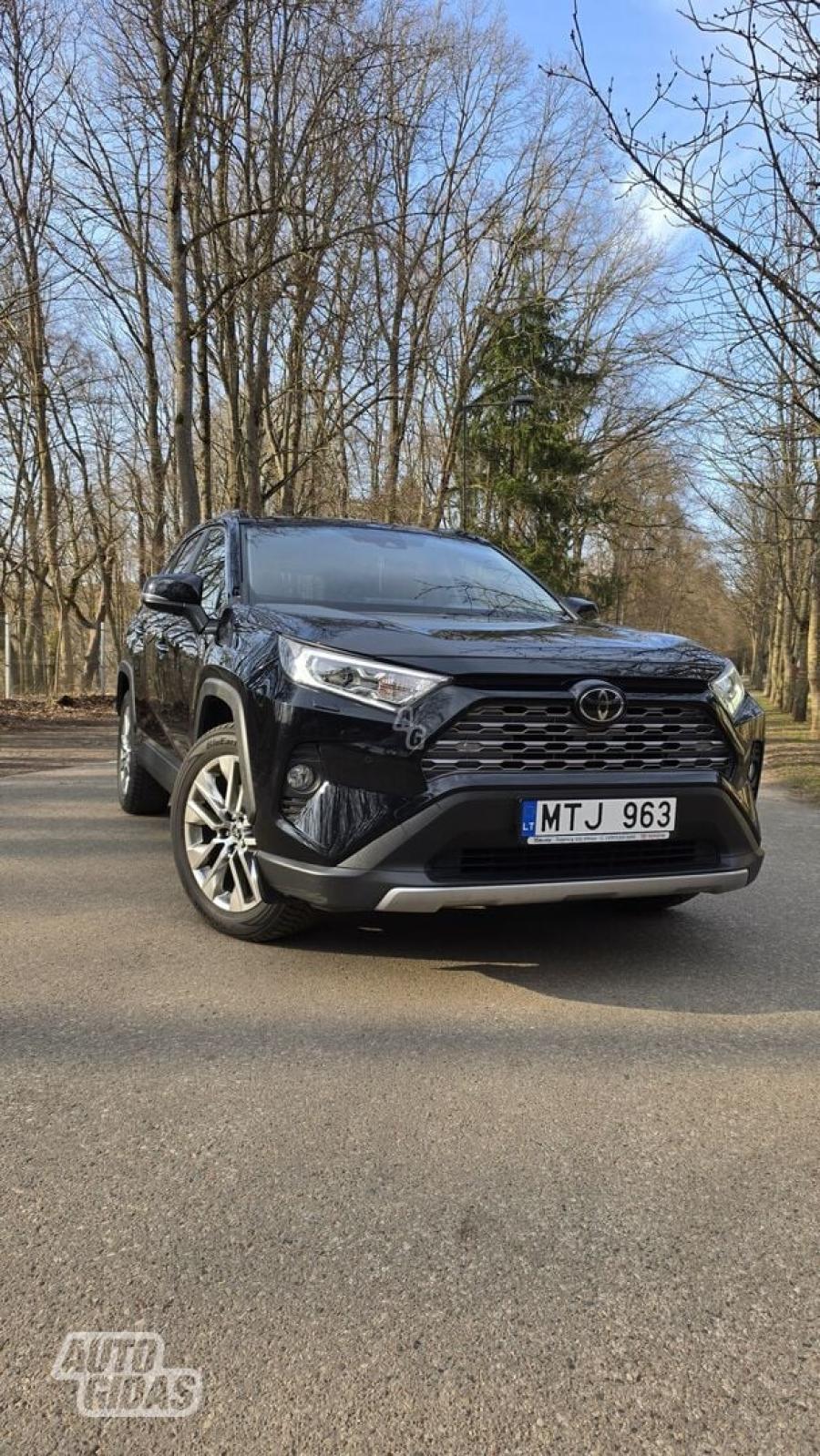 Melns Toyota RAV4 2019 Viļņa, ar dzinēja tilpumu 2.00 L un nobraukumu 112 tūkst. km par 25200 €, foto 1 vietnē AUTOMOTO.COM.LV