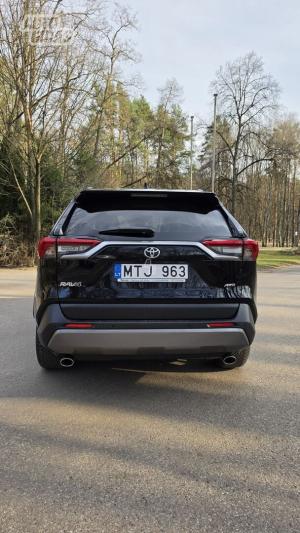 Melns Toyota RAV4 2019 Viļņa, ar dzinēja tilpumu 2.00 L un nobraukumu 112 tūkst. km par 25200 €, foto 5 vietnē AUTOMOTO.COM.LV
