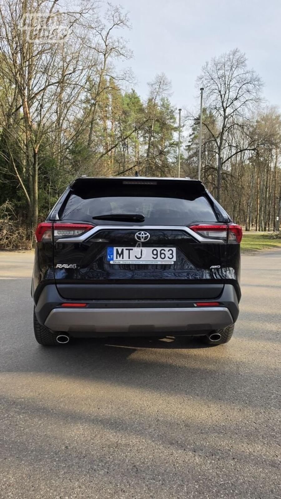 Melns Toyota RAV4 2019 Viļņa, ar dzinēja tilpumu 2.00 L un nobraukumu 112 tūkst. km par 25200 €, foto 5 vietnē AUTOMOTO.COM.LV